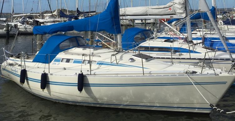 CB 33 | Sailguide.com