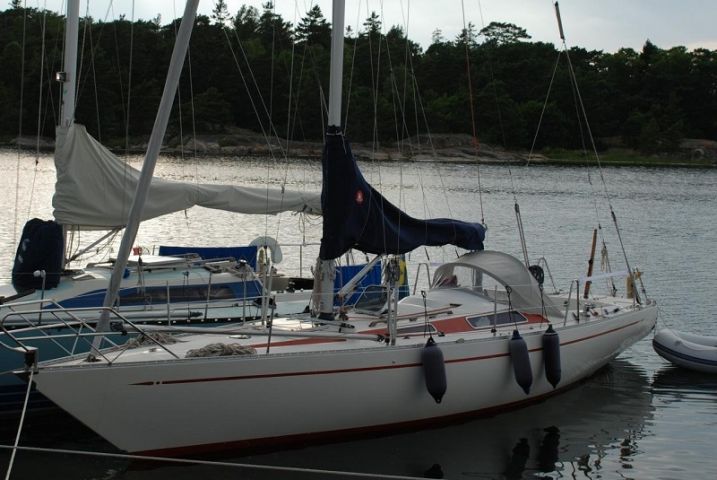 Lady Helmsman | Sailguide.com